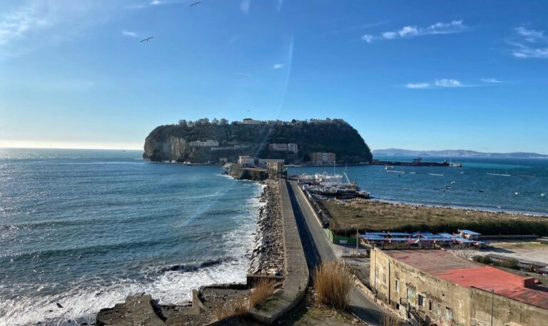 Isola di Nisida, perché non si può visitare? | CultWeb.it