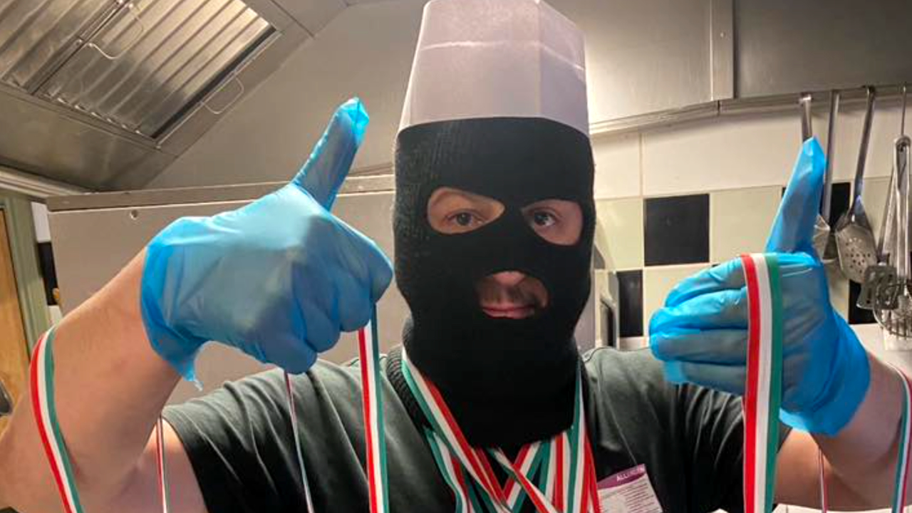 Chi è Chef Ruffi: il peggior cuoco italiano è una star in incognito ...