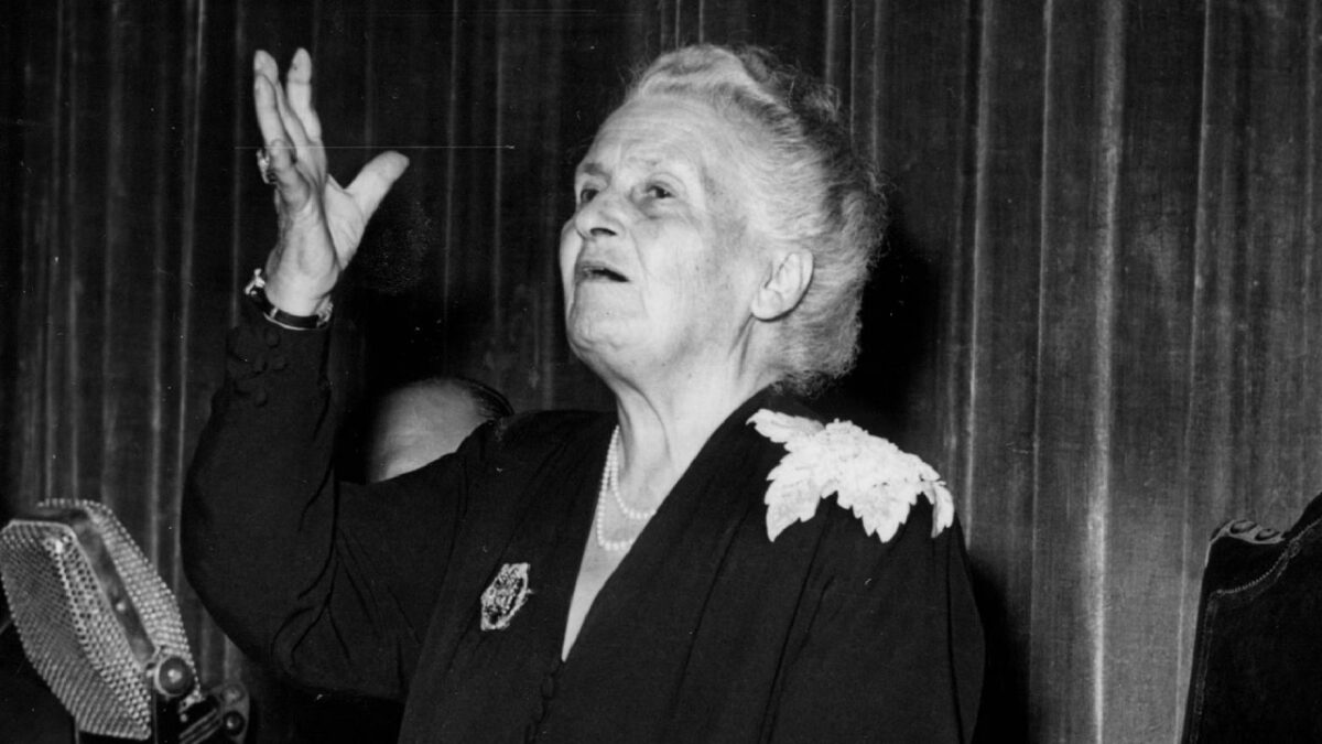 Chi era Maria Montessori, la donna che rivoluzionò l'educazione ...