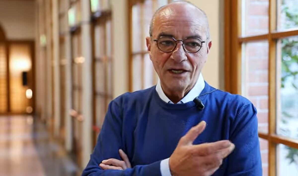 Don Antonio Loffredo, il prete che ha salvato il Rione Sanità dalla ...