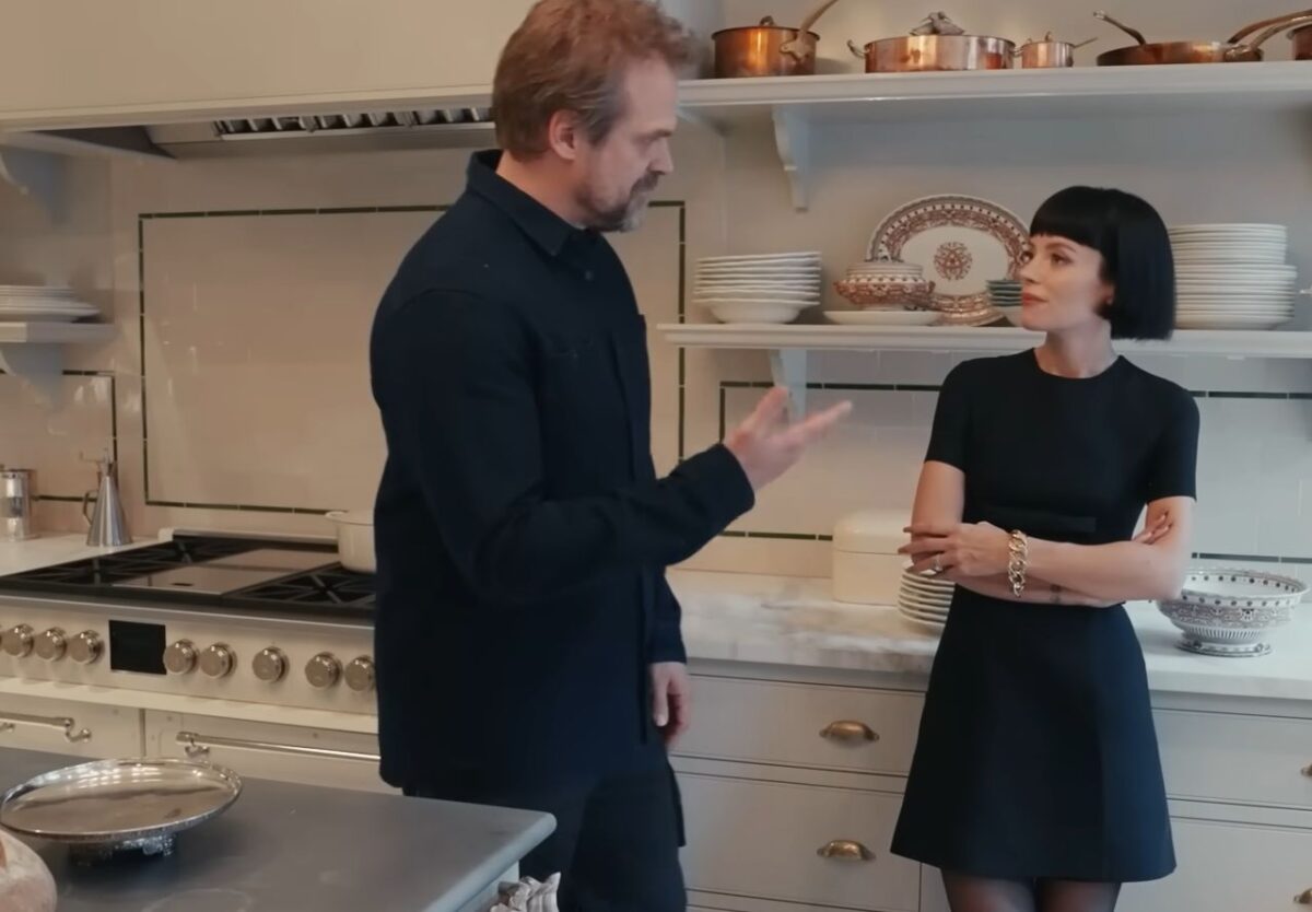 Lily Allen porta in tour la fine del suo matrimonio con David Harbour ...