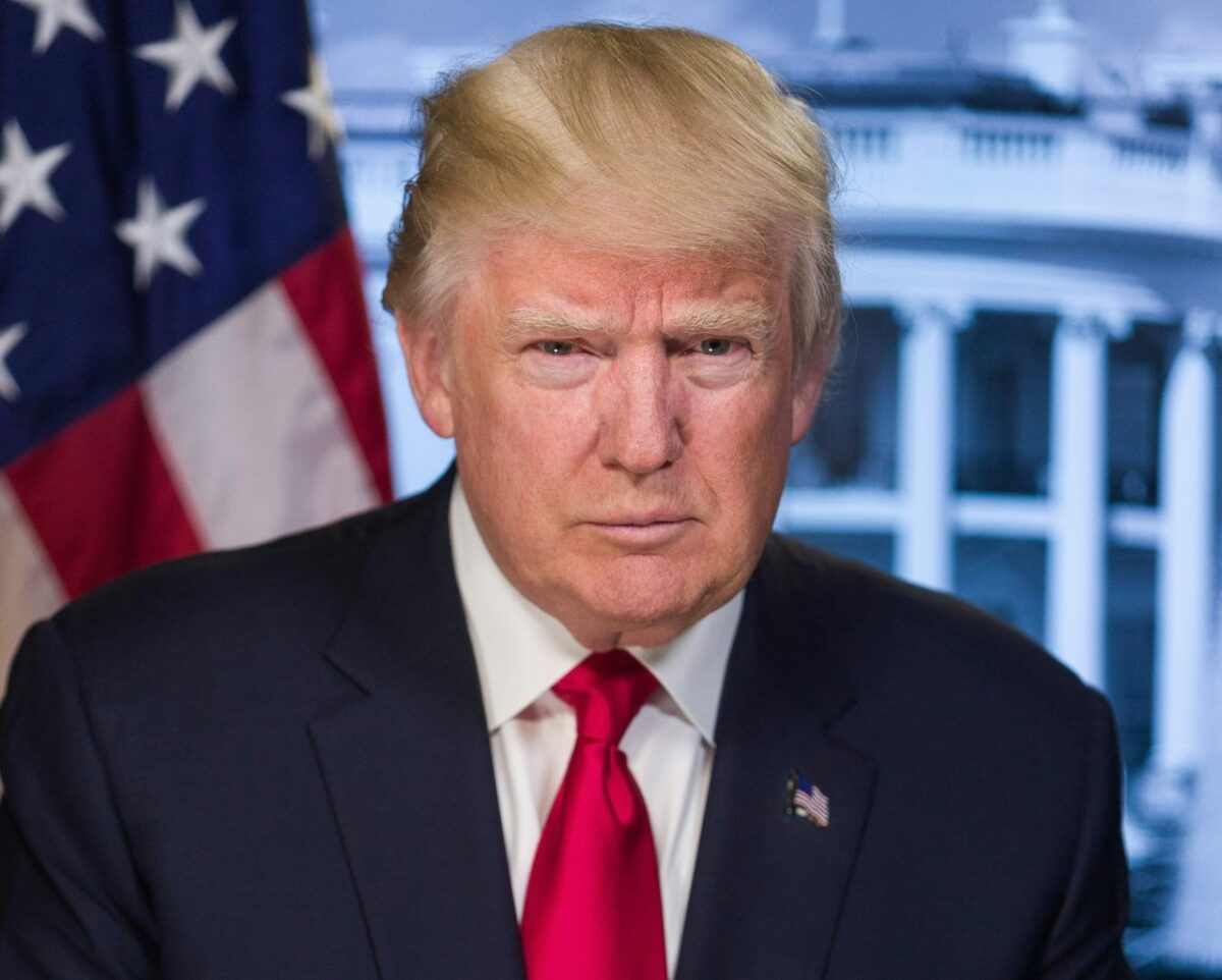 Trump ricoverato al Walter Reed? La Casa Bianca smentisce, ma il giallo ...